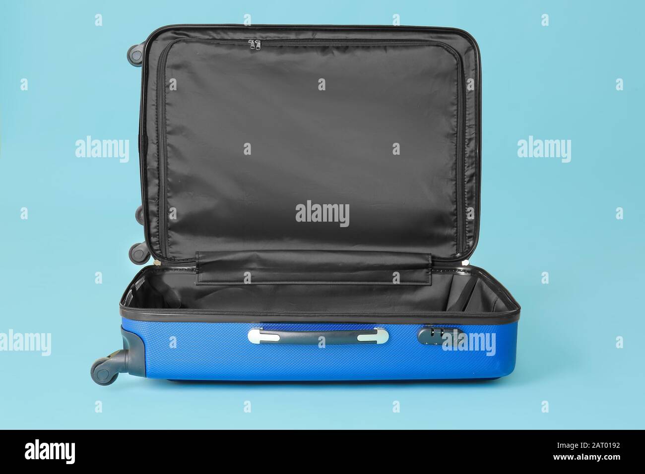 Empty suitcase hi-res stock photography and images - Alamy