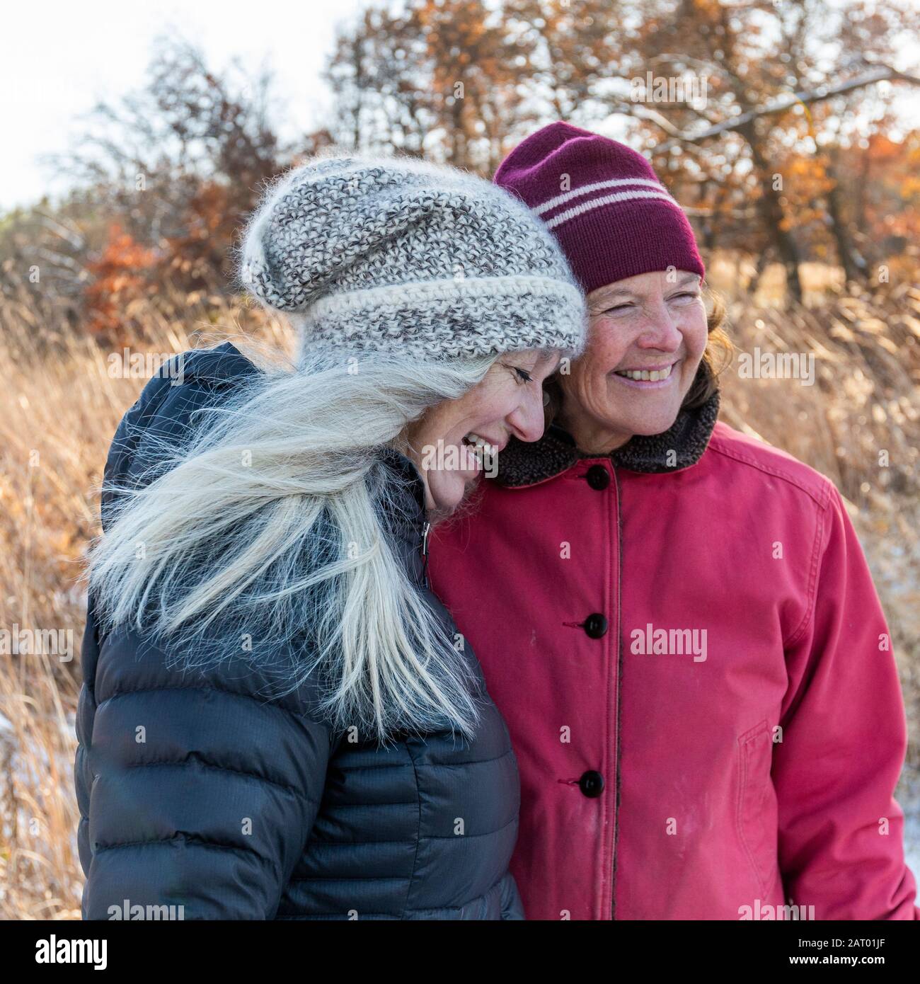 Women wearing winter clothing hi-res stock photography and images - Alamy