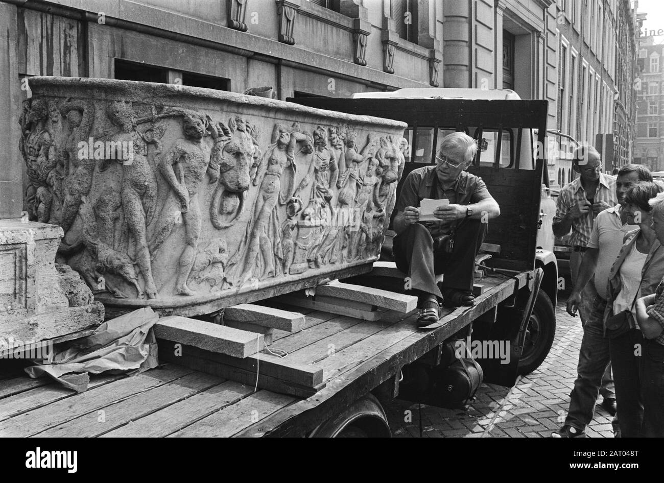 Roman sarcophagus is hoisted into the Allard Pierson museum coffins ...
