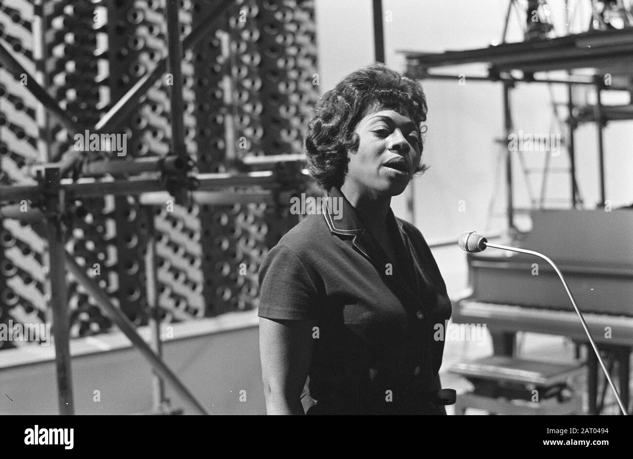 Donna Hightower in Kijk der Rijkshow, Donna Hightower Date: April 16 ...