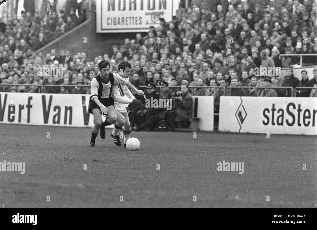 DOS-FC Twente 0-5. Theo Pahlplatz (right) in duel with de Weerd (DOS ...