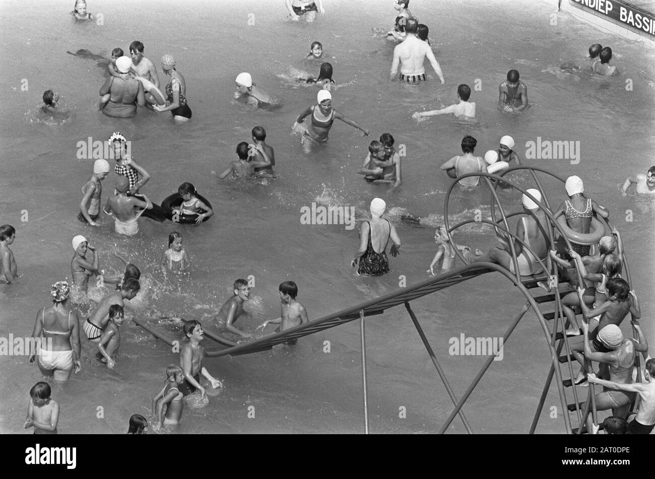 Swimming pool De Mirandabad; overview Date: August 4, 1970 Keywords ...