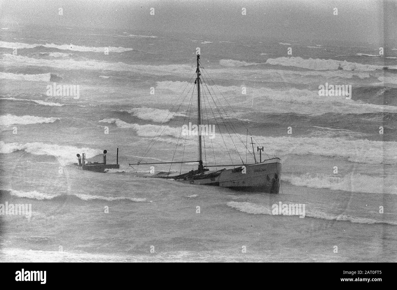 Coaster ships hi-res stock photography and images - Alamy