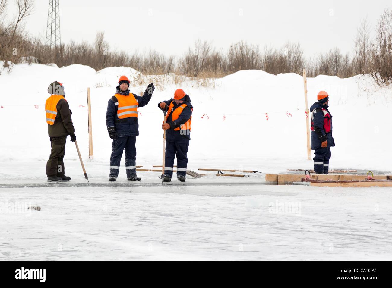Four male city workers hi-res stock photography and images - Alamy