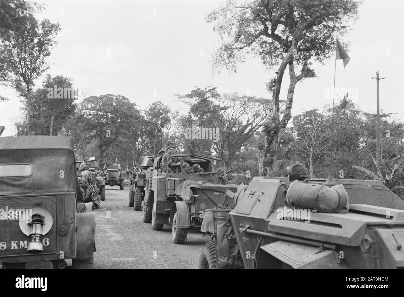 Column of military vehicles hi-res stock photography and images - Alamy