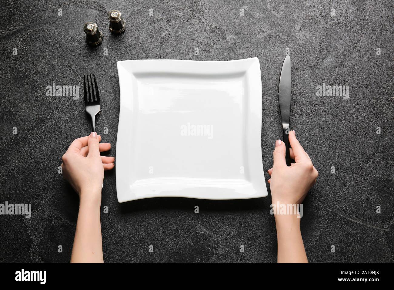 Woman table empty setting hi-res stock photography and images - Alamy