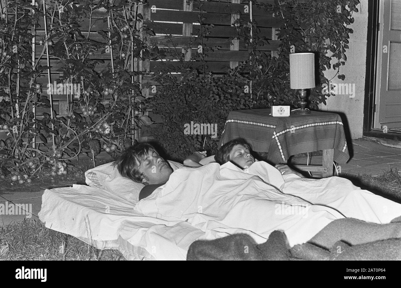 Heat wave continues A couple sleeps at night in the garden Date: August ...