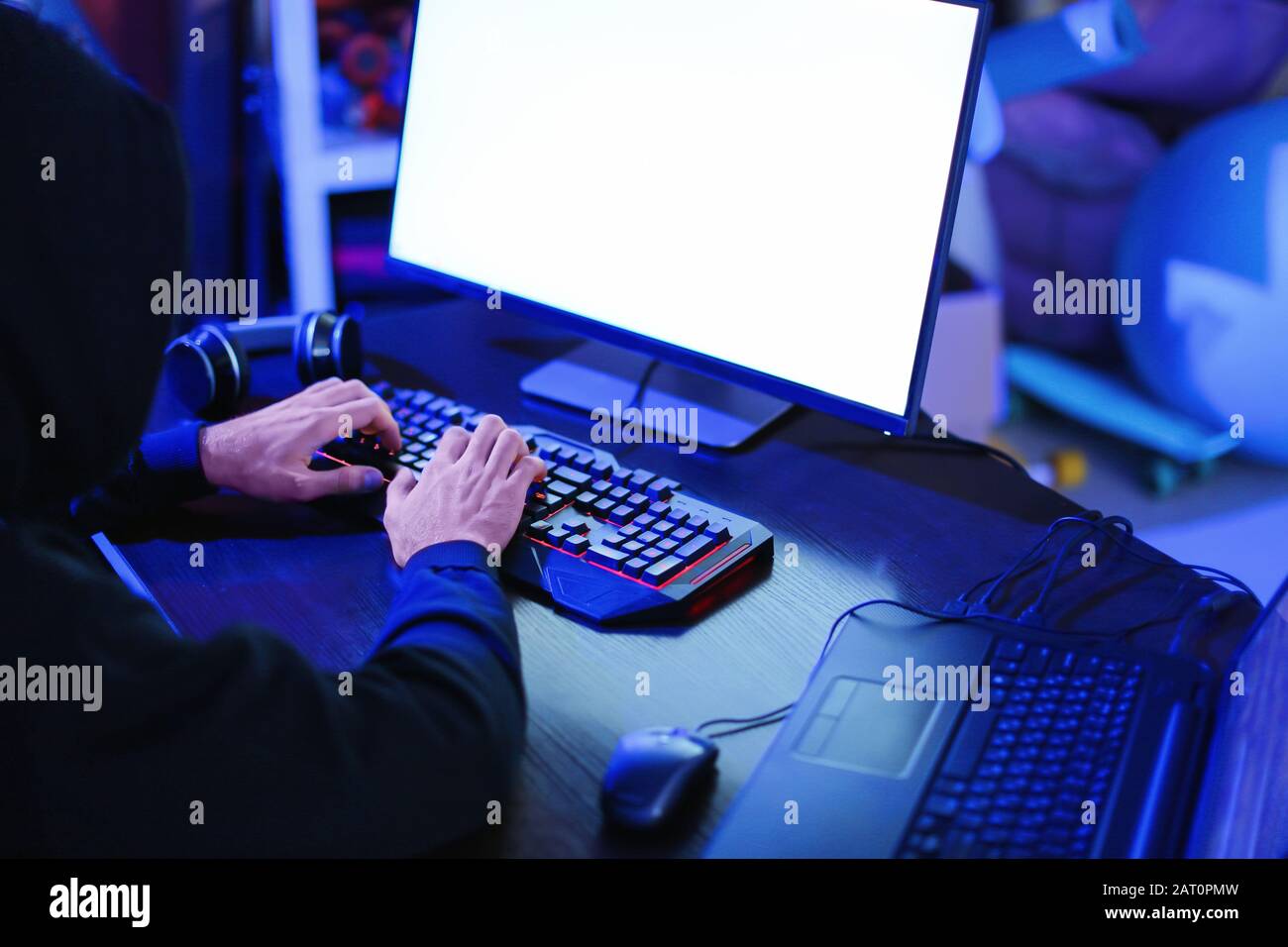 Computer in dark room hi-res stock photography and images - Alamy