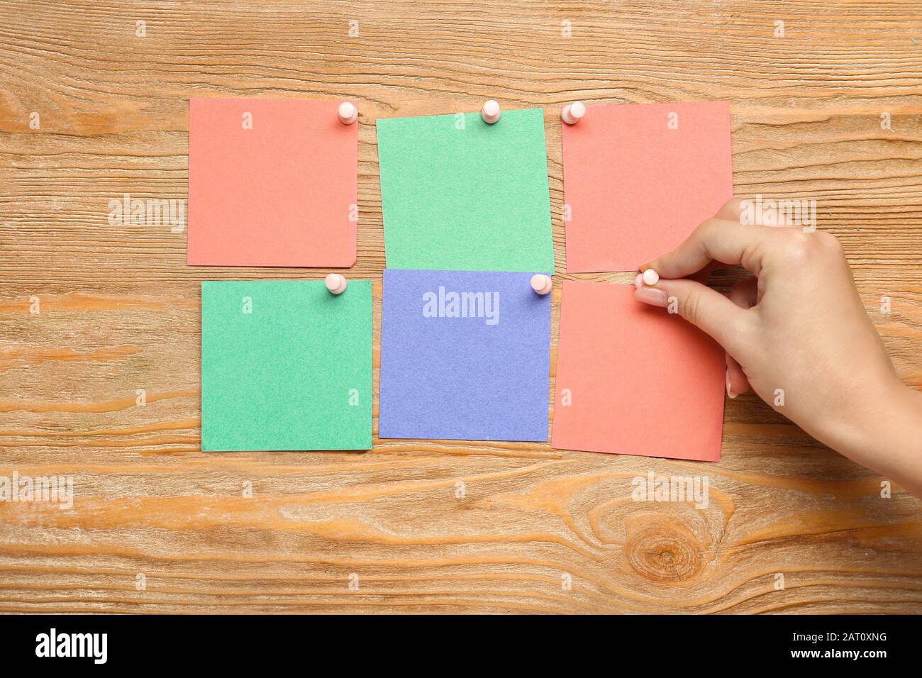 Empty sticky notes hi-res stock photography and images - Alamy