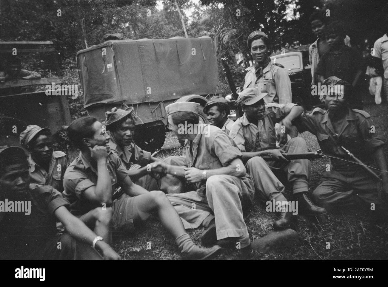 Contact between KNIL and TNI in Batusangkarse [A Dutch soldier in ...
