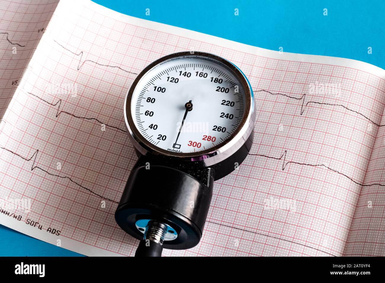 Cardiologist cardiogram examination hi-res stock photography and images ...