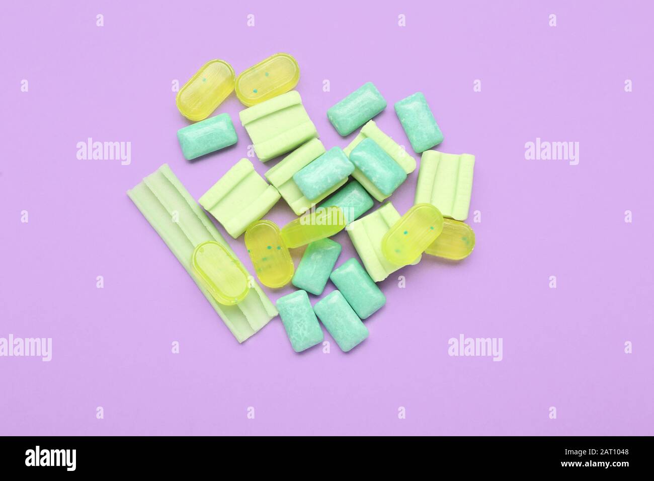 Different chewing gums on color background Stock Photo - Alamy