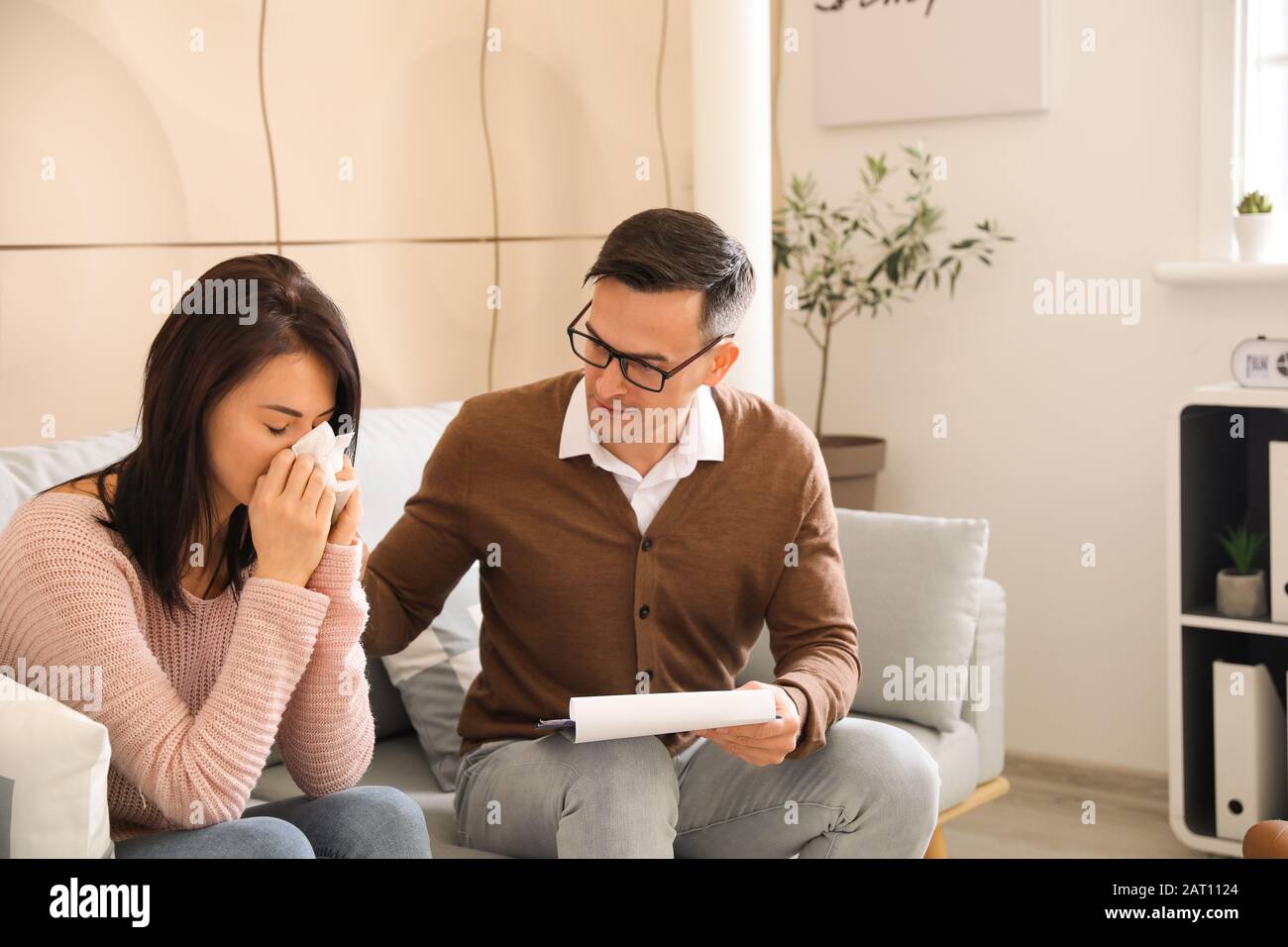 Psychologist working with patient in office Stock Photo - Alamy