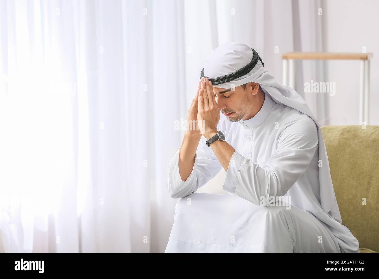 Arab man praying hi-res stock photography and images - Alamy