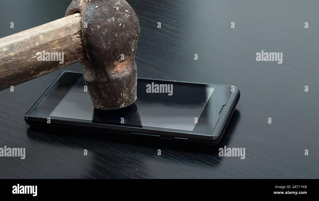 Smashed phone screen on table hi-res stock photography and images - Alamy