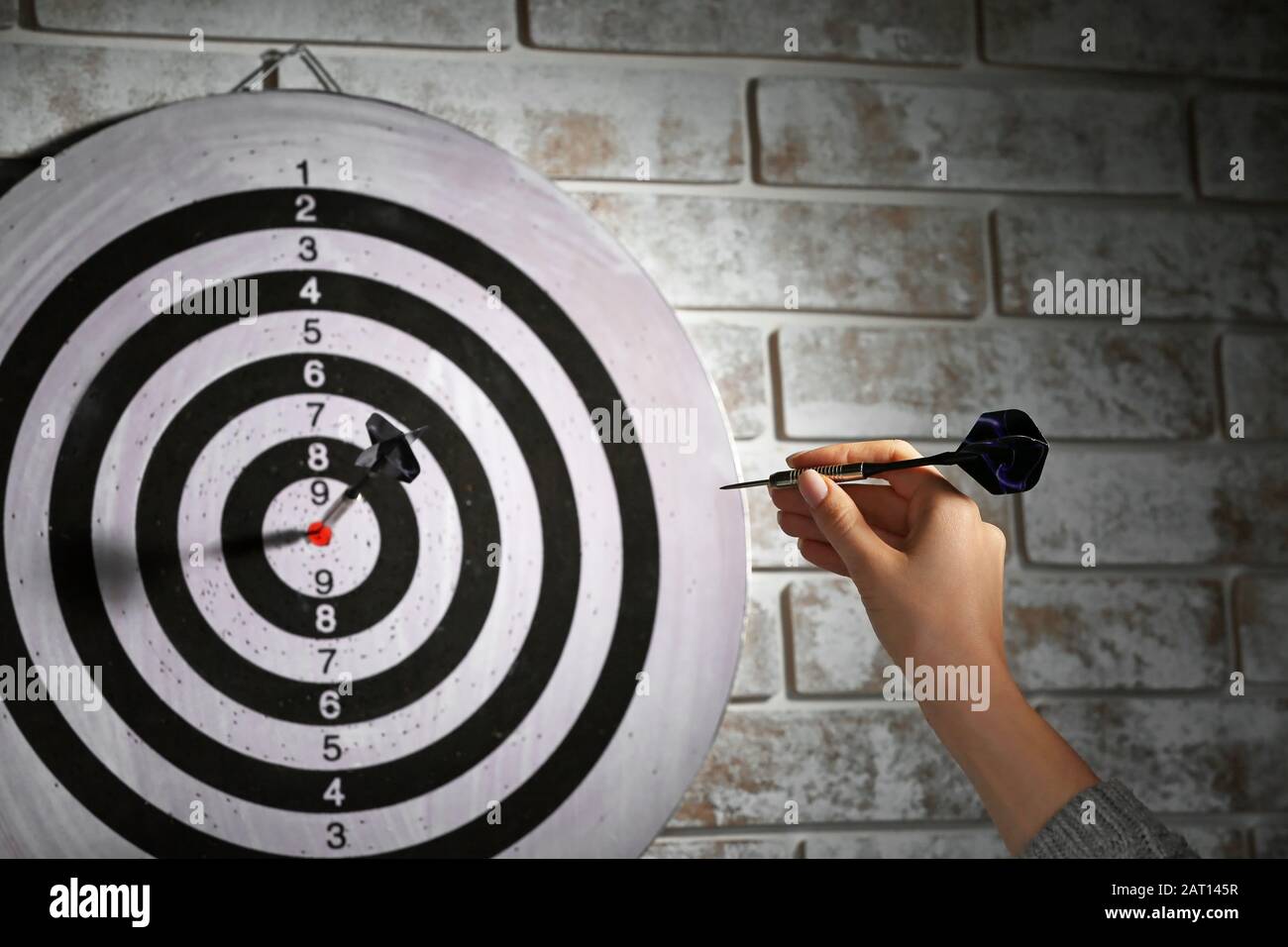 Female darts player hi-res stock photography and images - Alamy