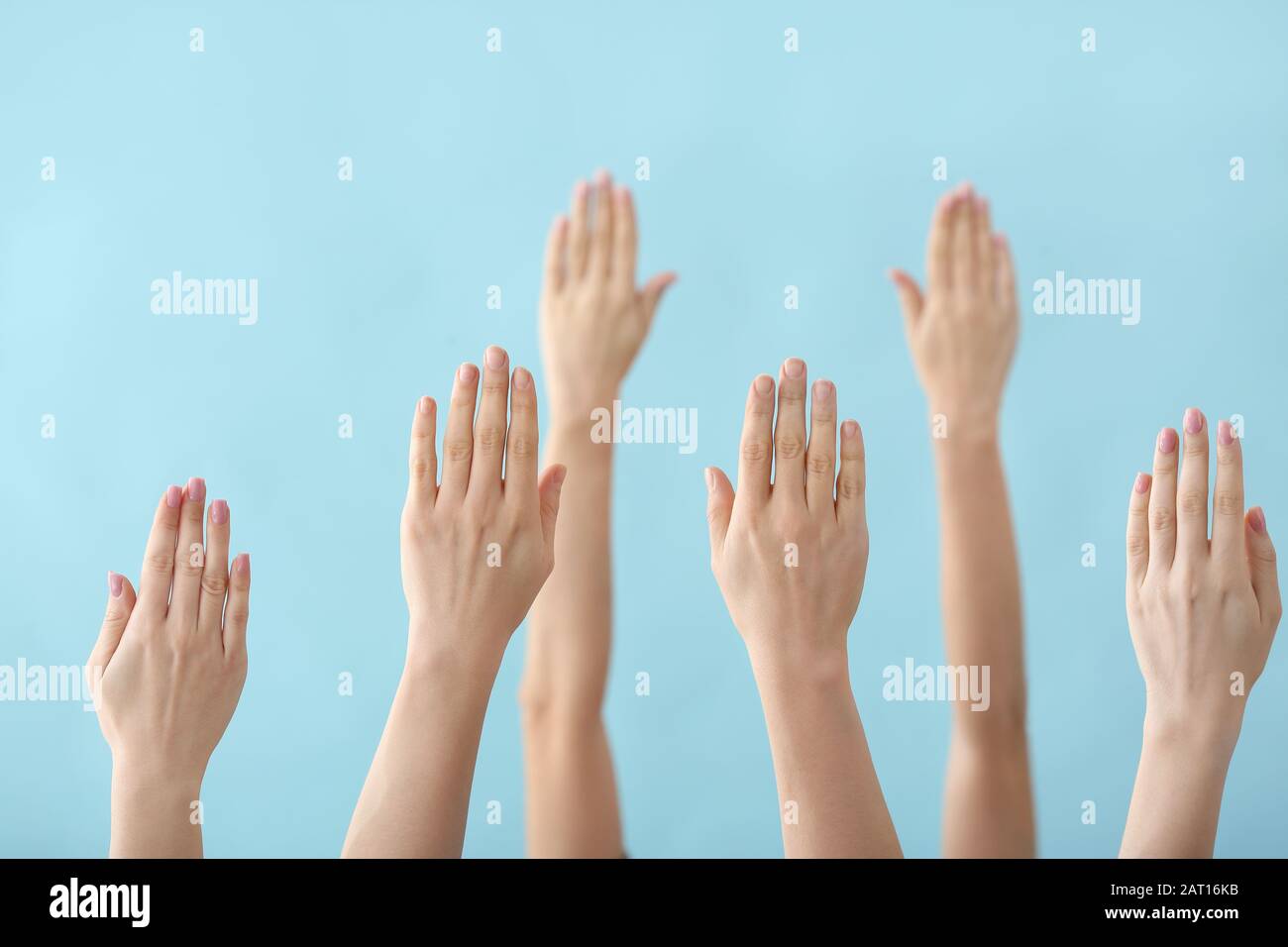 People of color voting hi-res stock photography and images - Alamy