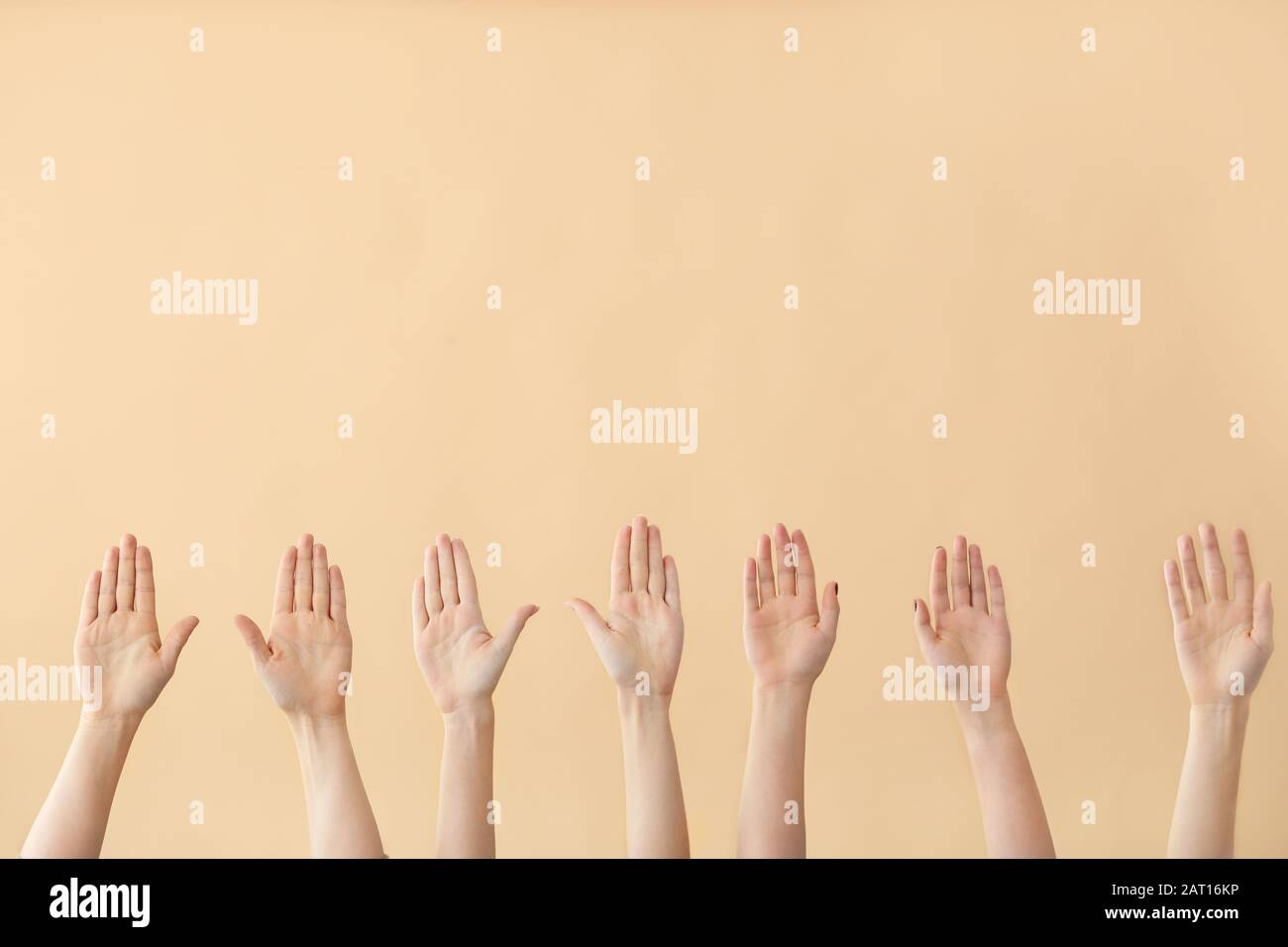 People of color voting hi-res stock photography and images - Alamy