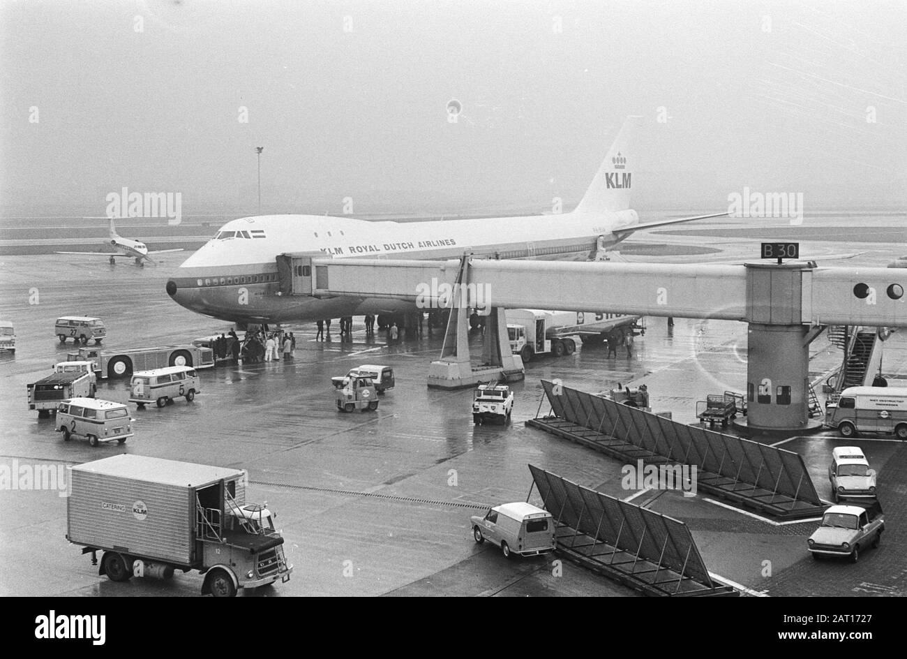 Boeing 747 jumbo jet name Black and White Stock Photos & Images - Alamy
