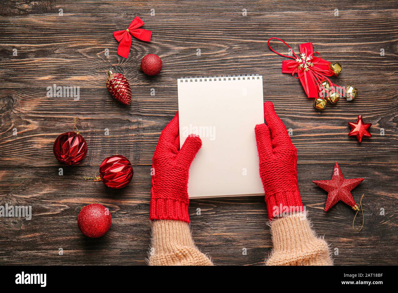 Female hands empty calendar hi-res stock photography and images - Alamy