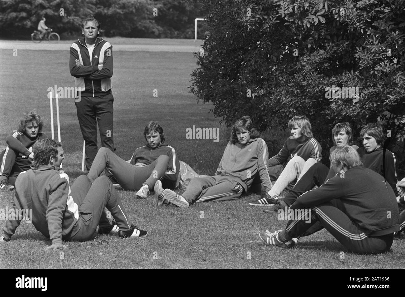 Standing trainer bobby haarms hi-res stock photography and images - Alamy