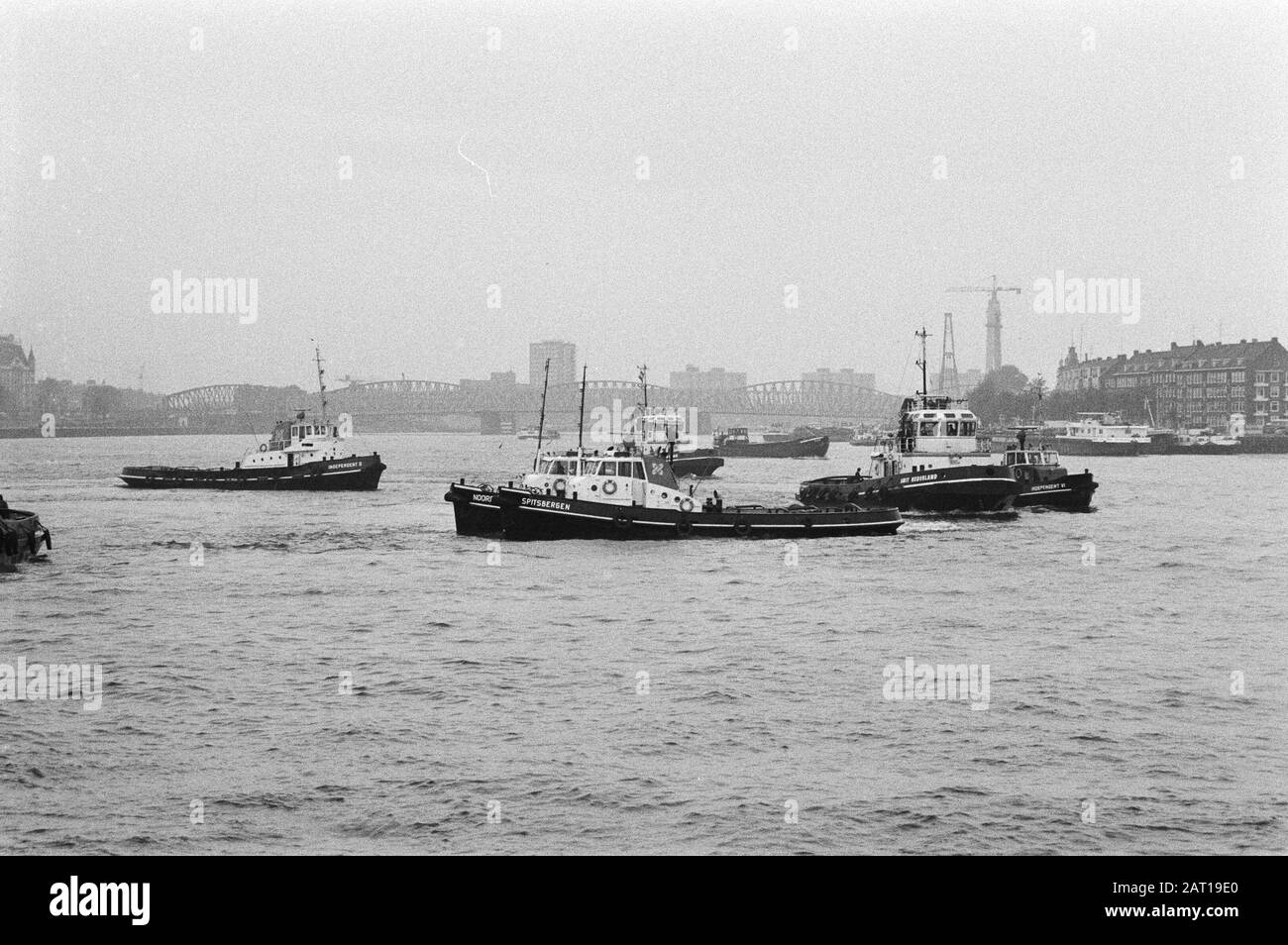 End of the tug strike 1979 in Rotterdam First sailing tugs Date ...