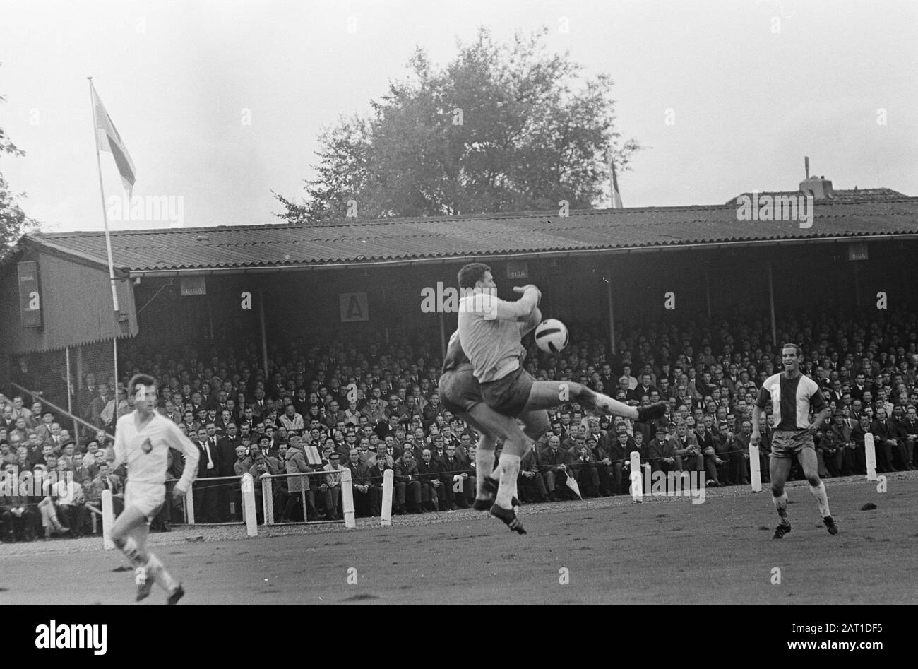 Elinkwijk versus Telstar 3-3, game moments Date: September 5, 1965 ...
