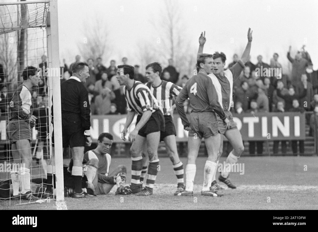 Referee van oostrum hi-res stock photography and images - Alamy