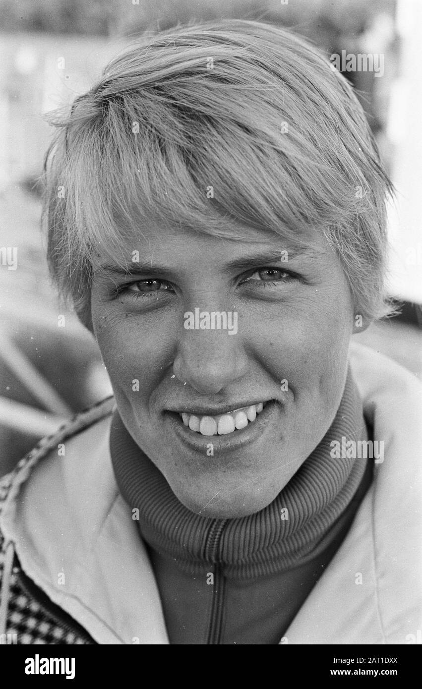 Dutch Swimming Championships 1968 Els Kuiler (jumping) Date: August 1 ...