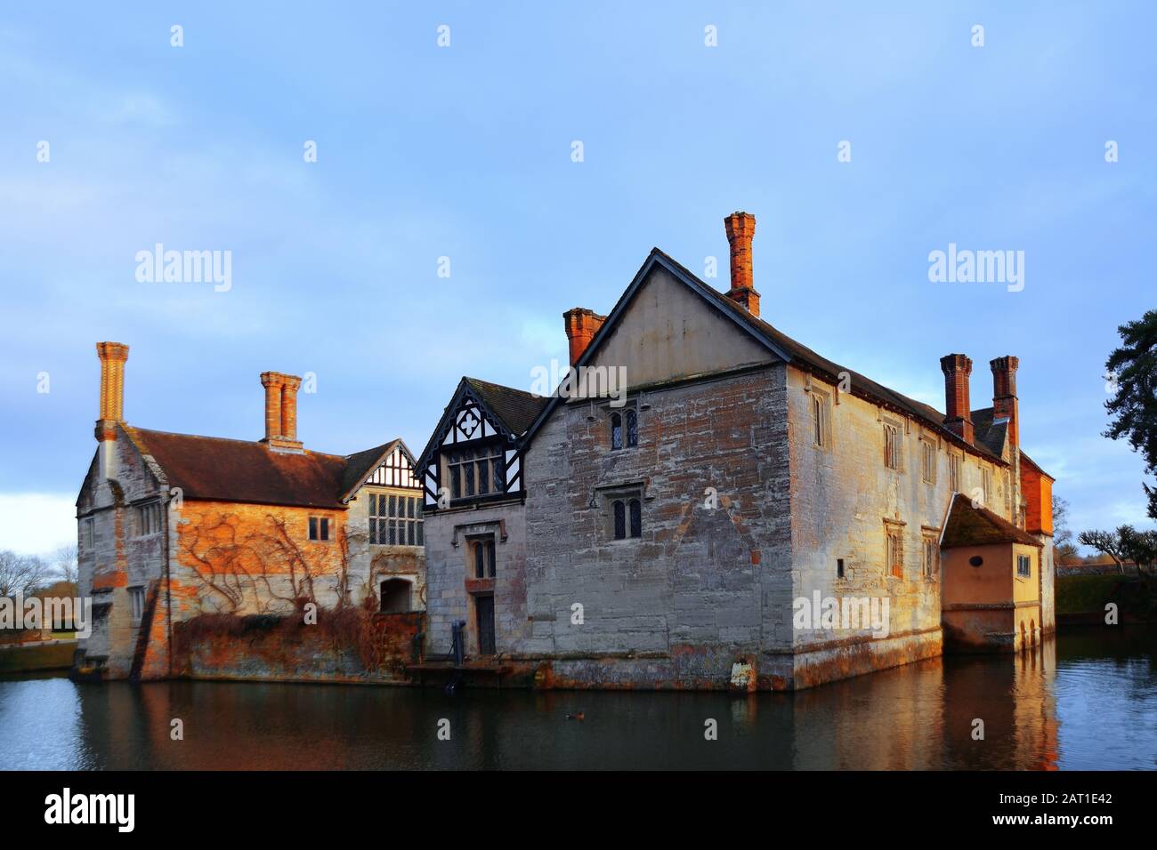 Stately home ruins hi-res stock photography and images - Alamy