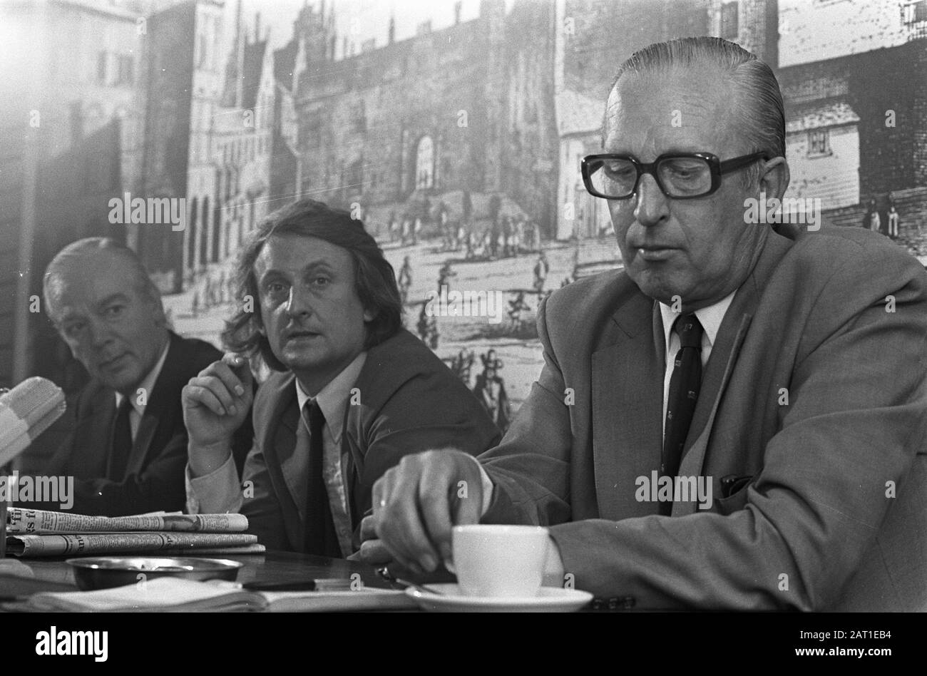 English journalist peter pringle hi-res stock photography and images ...