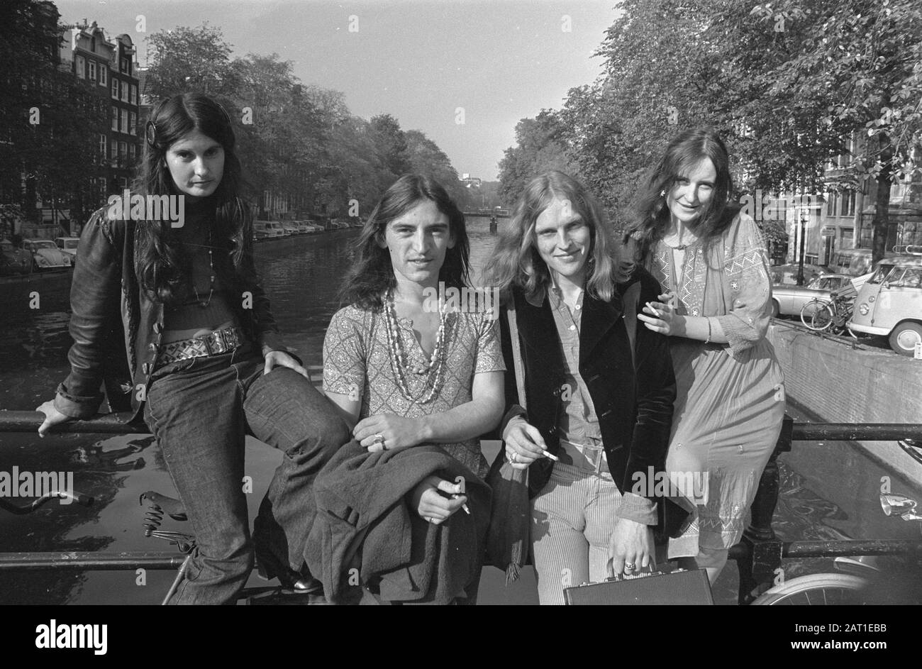 English pop group incredible stringband hi-res stock photography and ...