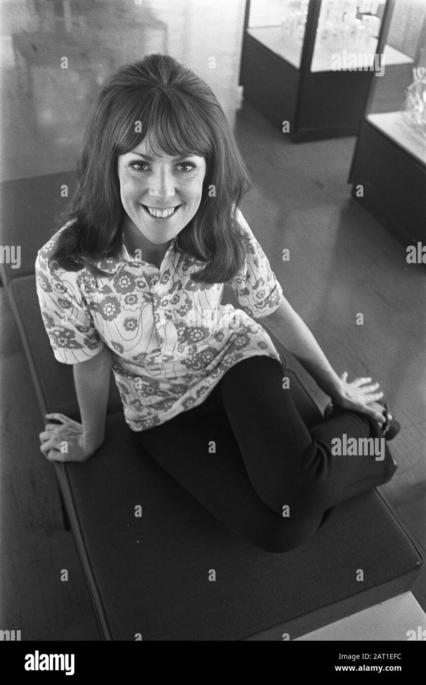 English singer samantha jones arrives hi-res stock photography and ...