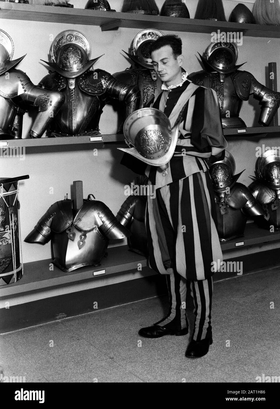 Rome: The Papal Swiss Guard in Vatican City Guard of Armory with a ...