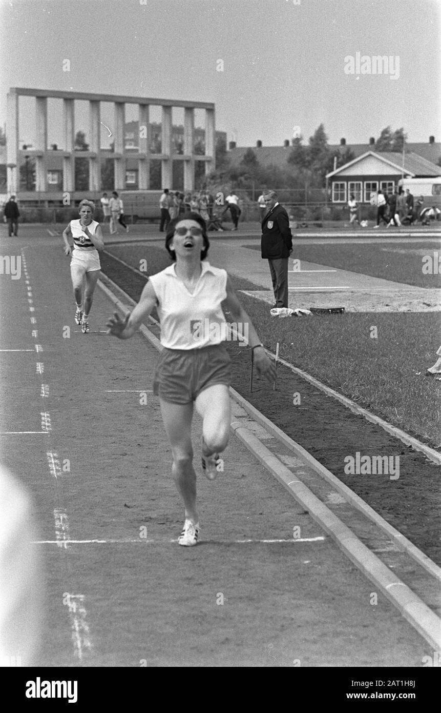 Relay races hi-res stock photography and images - Alamy
