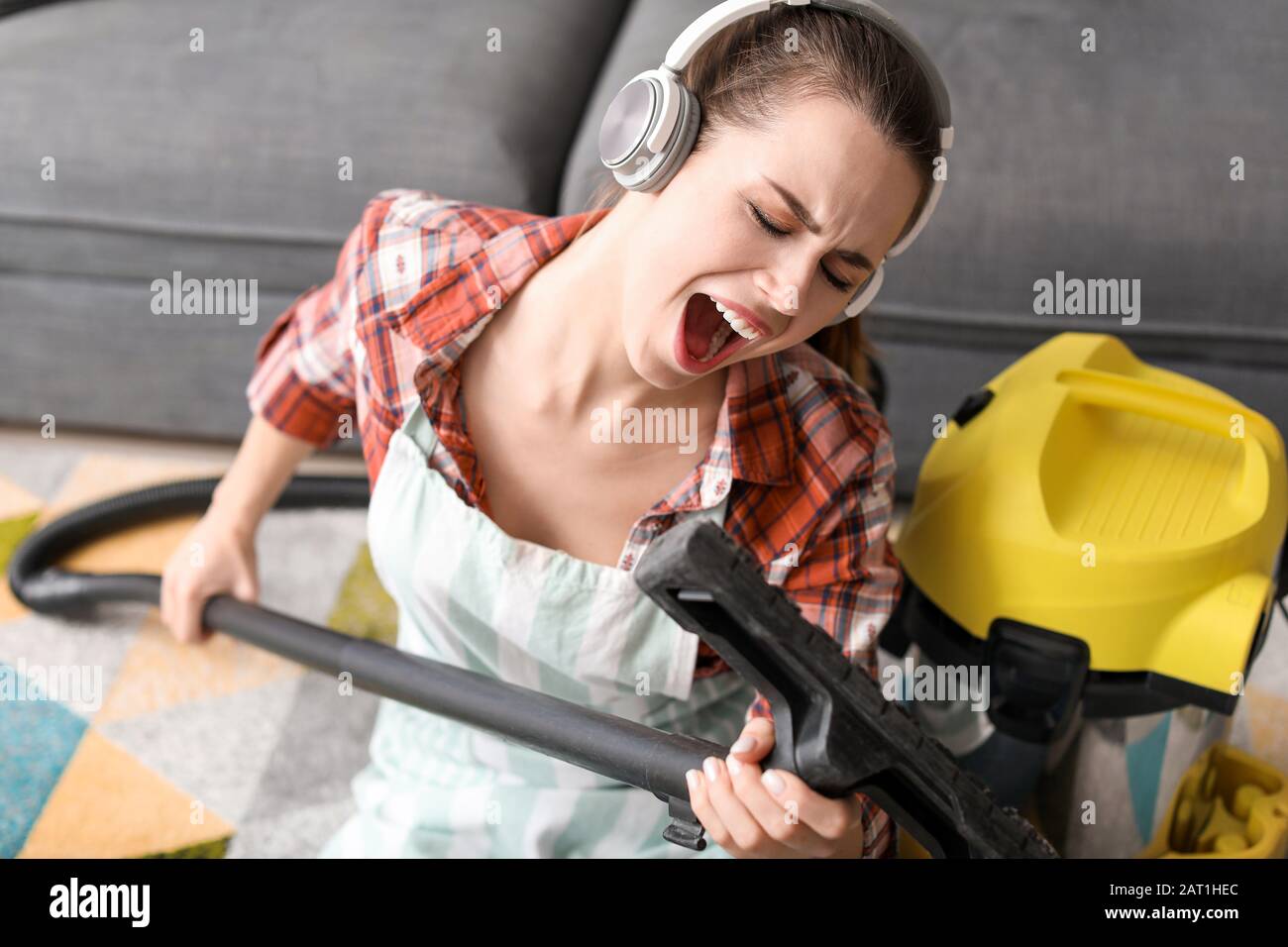 Singing vacuum hi-res stock photography and images - Alamy