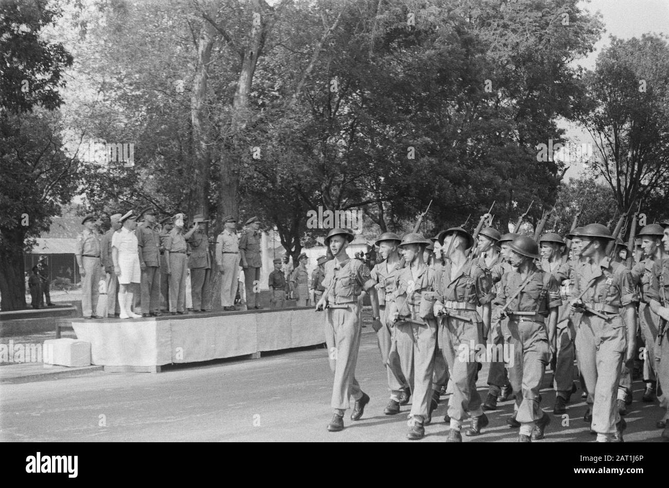 Parade for the English General Montagu Stopford Weapon fireplace and ...