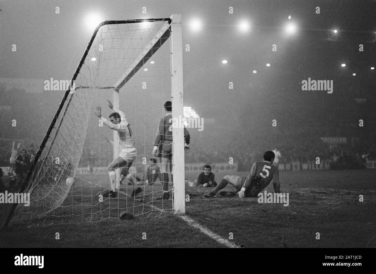 Liverpool 5 0 Black and White Stock Photos & Images - Alamy
