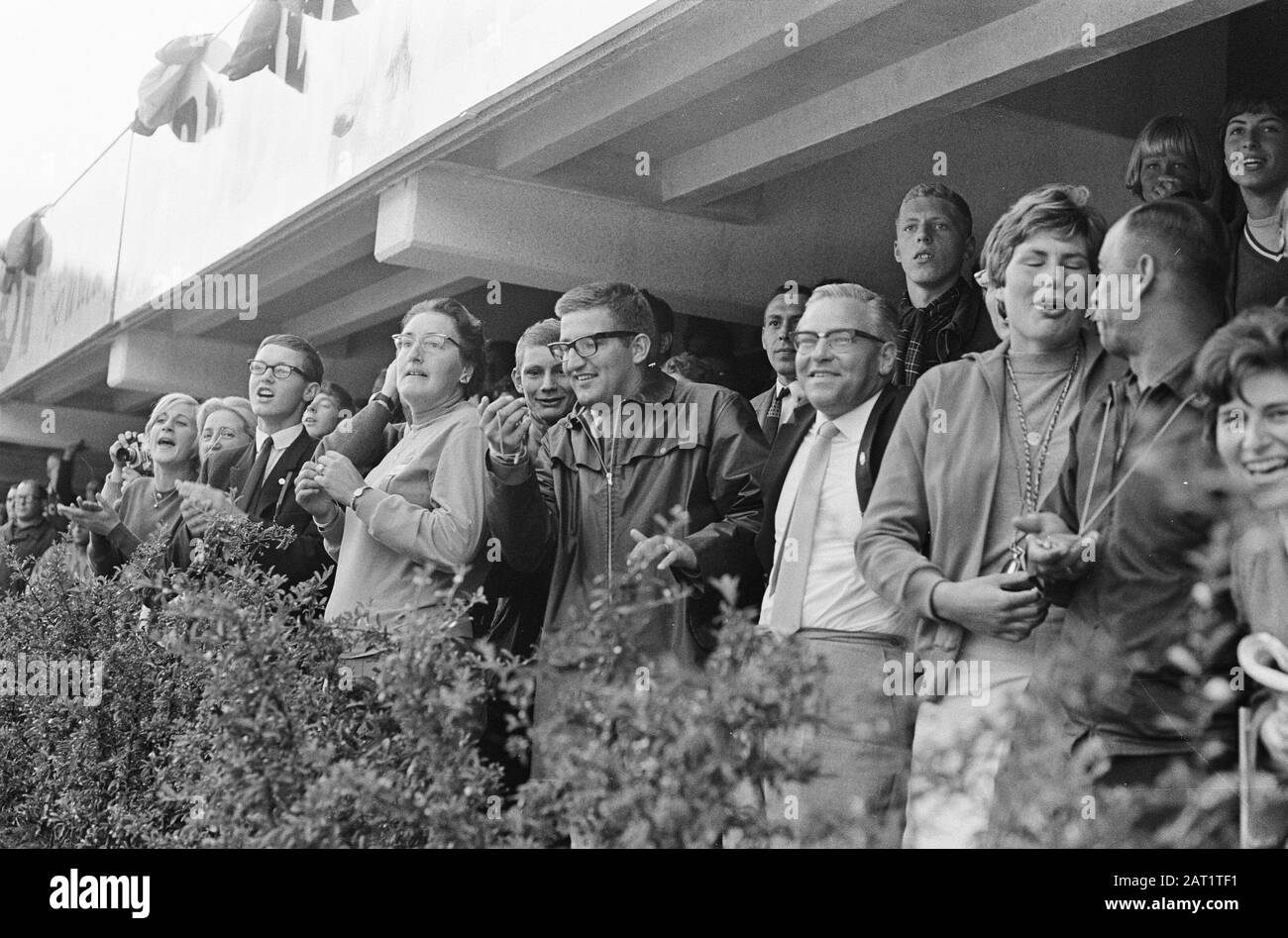 Meets audience Black and White Stock Photos & Images - Alamy