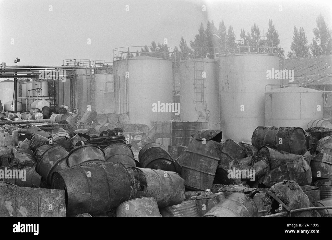 Explosion at Sud Chemi in Geertruidenberg; the remains of the exploded ...