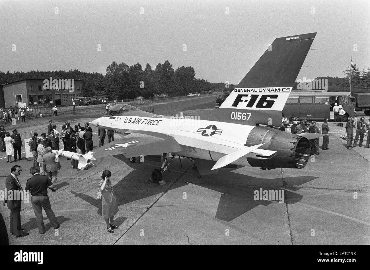 Demonstrations of the F16 at Volkel Air Base F16 at Air Base Date: 19 ...