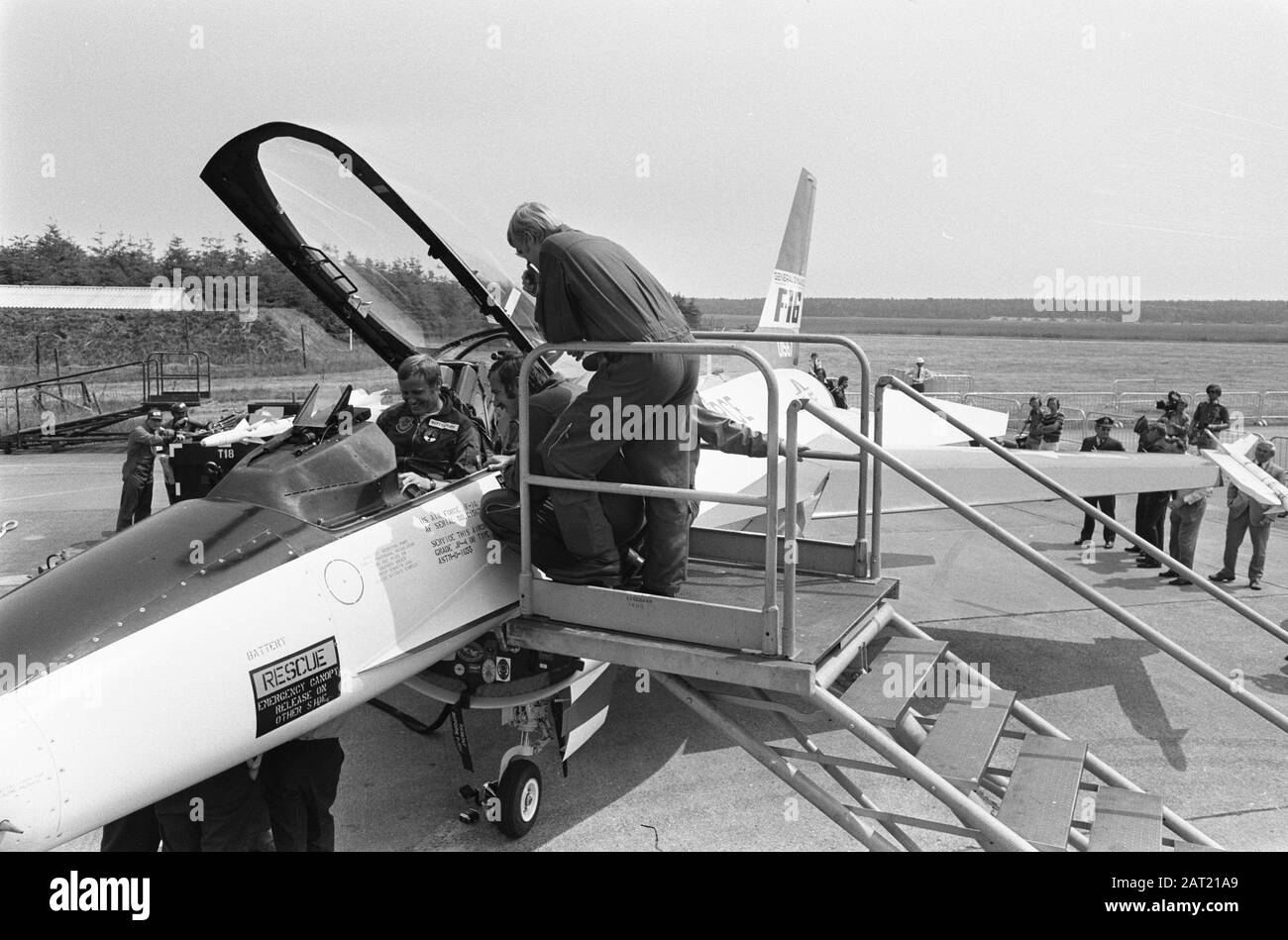 Demonstrations of the F16 at Volkel Air Base F16 at Air Base Date: 19 ...
