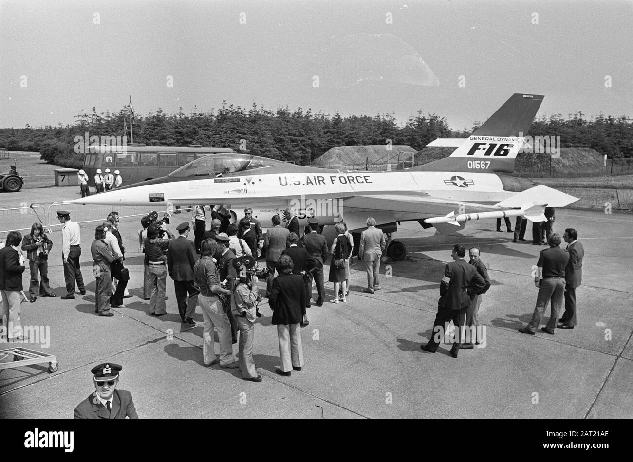 Demonstrations of the F16 at Volkel Air Base F16 at Air Base Date: 19 ...