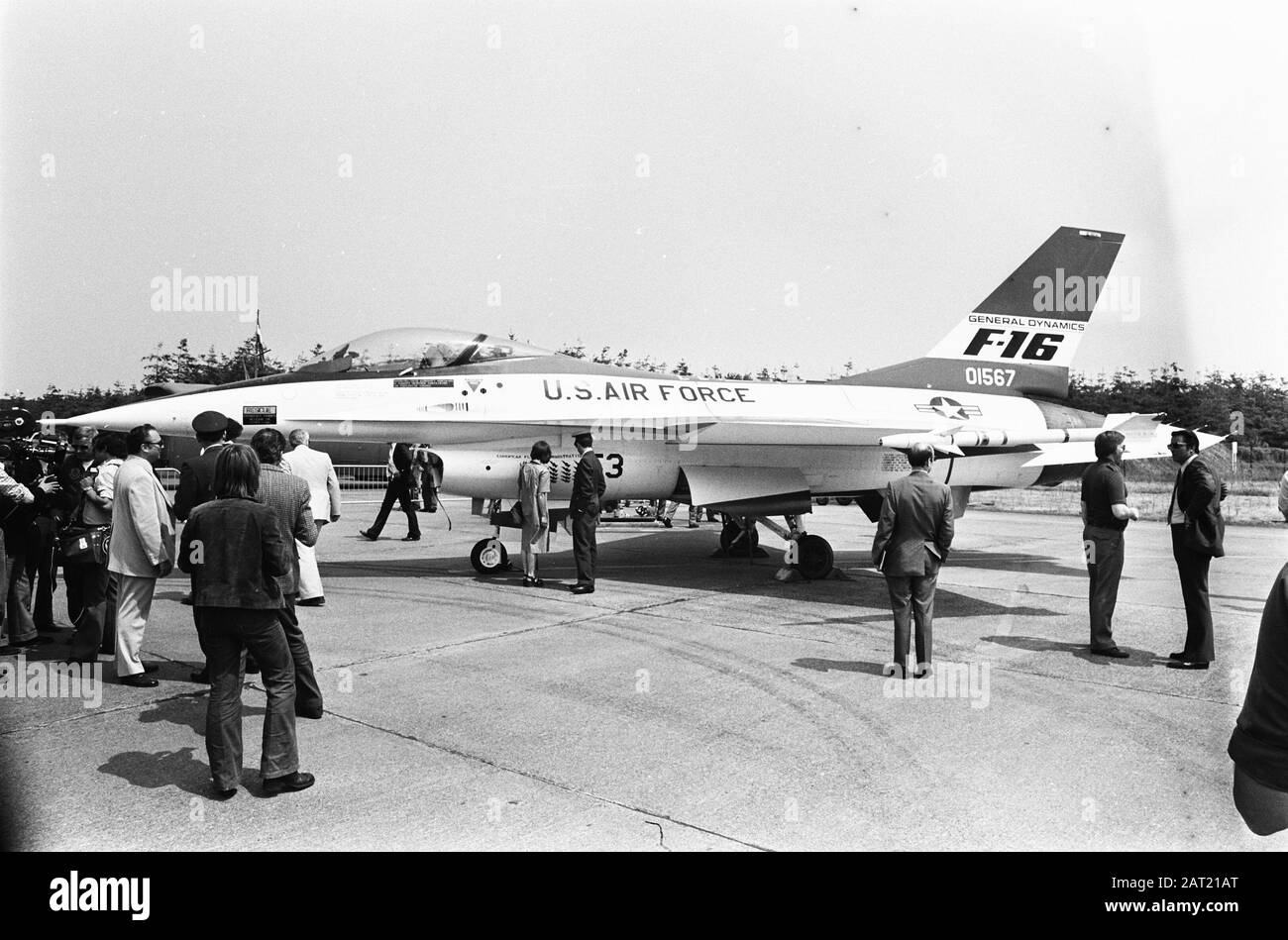 Demonstrations of the F16 at Volkel Air Base F16 at Air Base Date: 19 ...