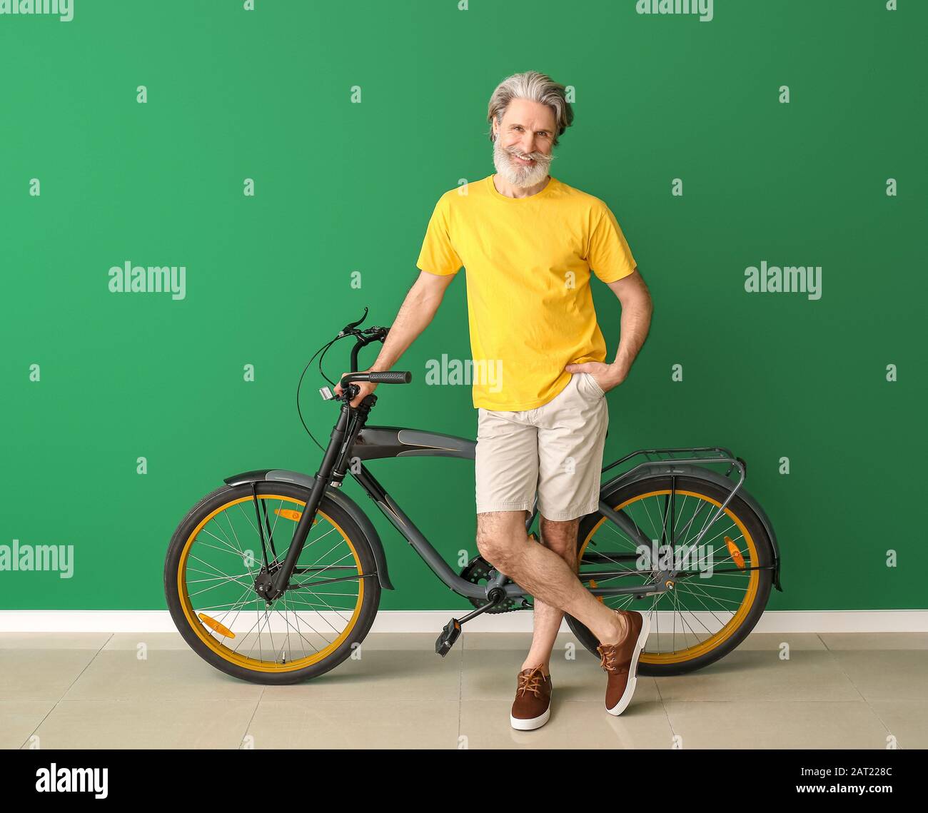 Stylish elderly hi-res stock photography and images - Alamy