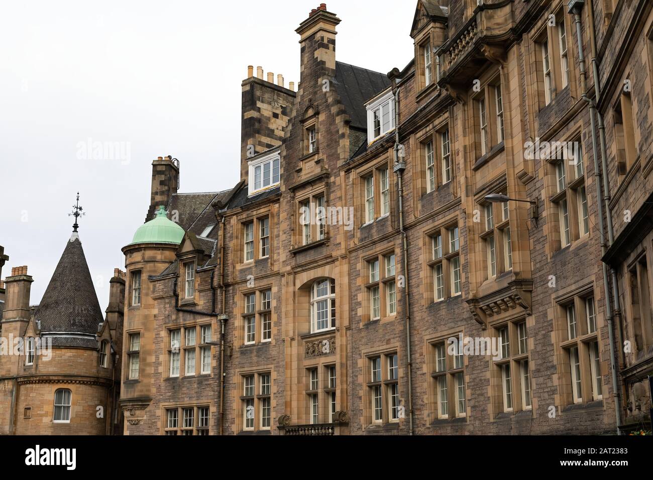 Detail victorian building in edinburgh hi-res stock photography and ...