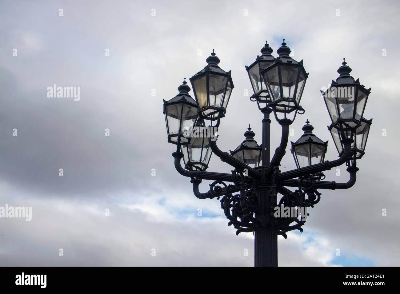 Vintage street lamp icon hi-res stock photography and images - Alamy