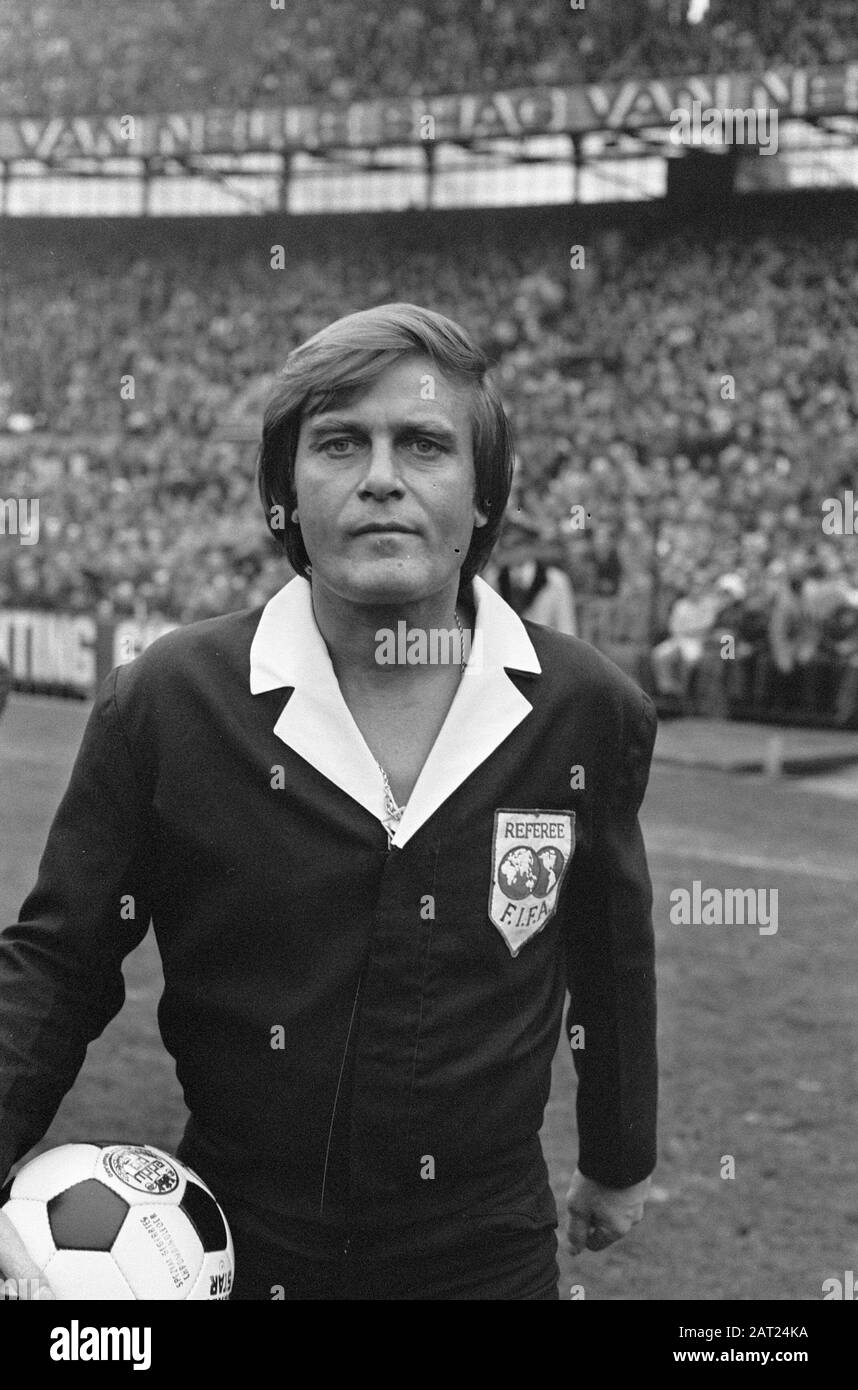 Feijenoord versus Ajax 1-1; referee Frans Derks, Date: November 14 ...