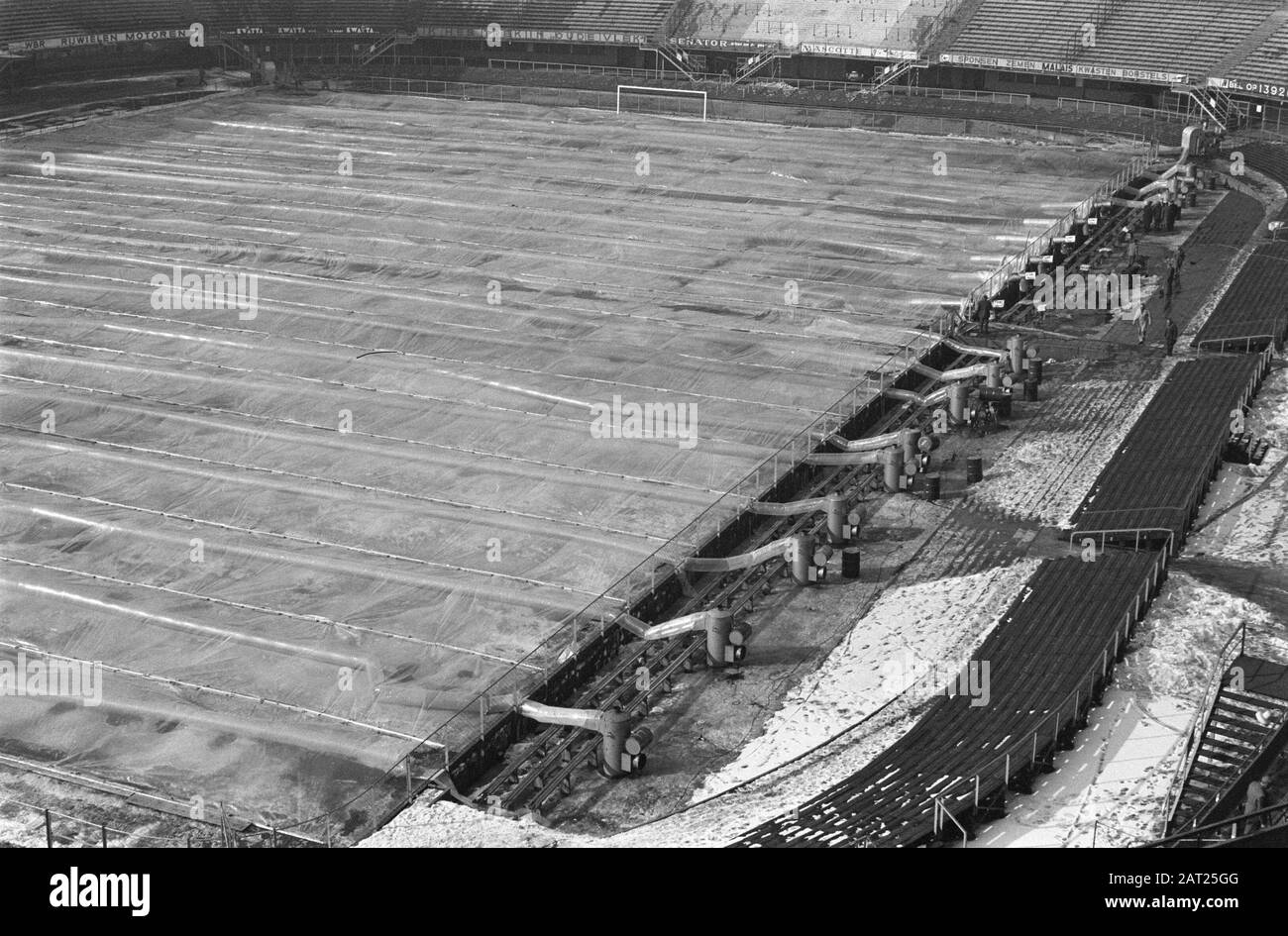 Feijenoordstadion ready on time? The grass under the puddle can be seen ...