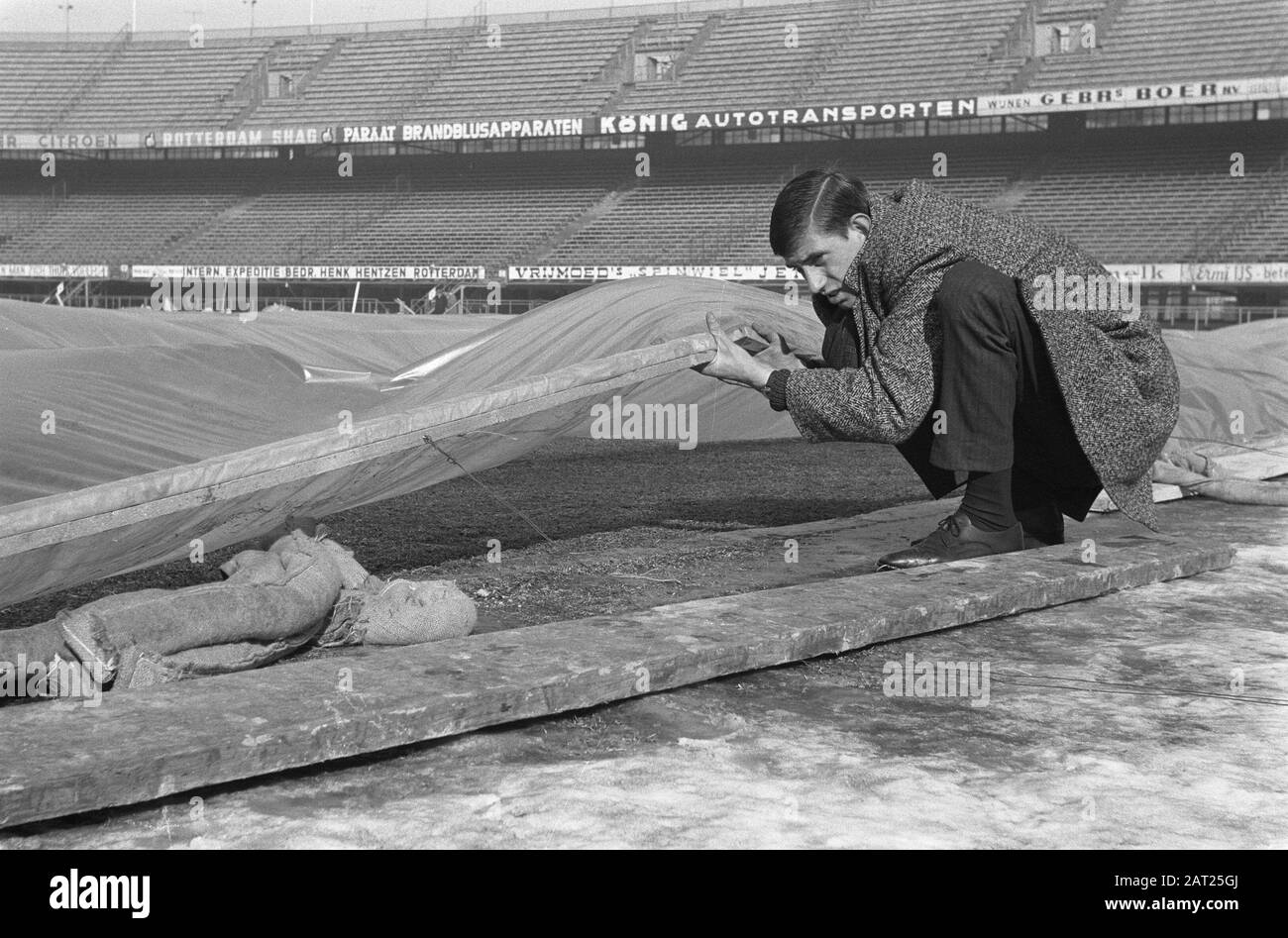 Feijenoordstadion ready on time? The grass under the puddle can be seen ...